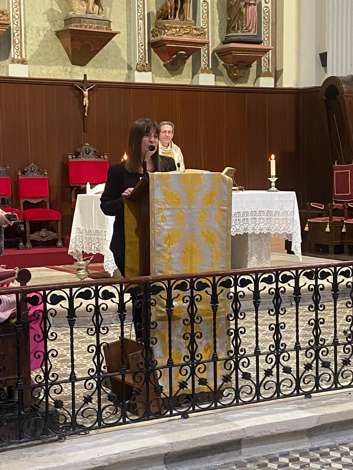 Eva Pérez Sala, priora de la Cofradía de la Virgen Dolorosa de Alcolea ...